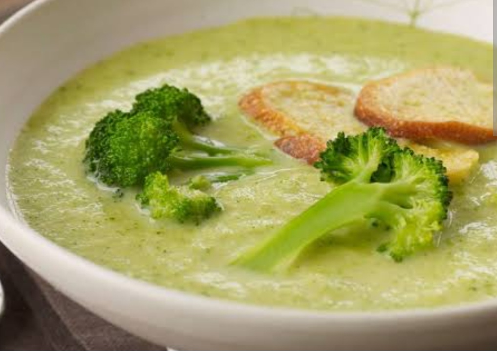 Sopa crema de broccoli, zanahoria, calabacita y nuez de la India ...