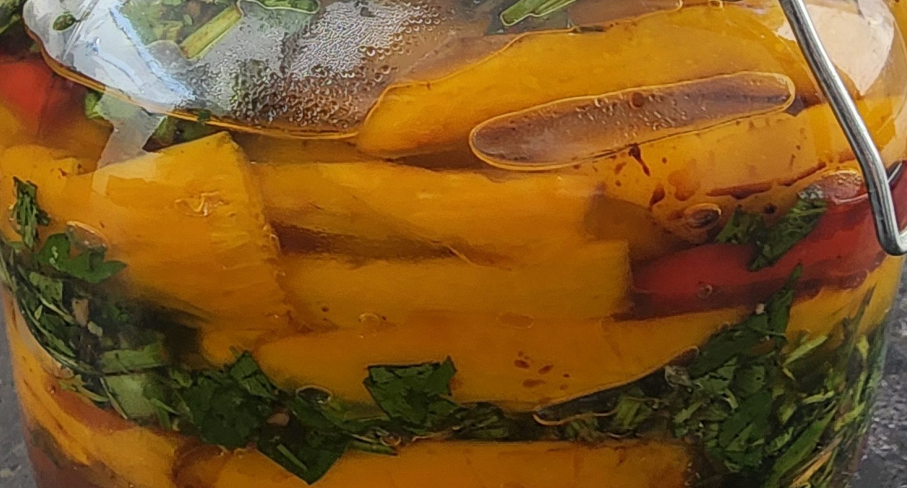 Pimiento morrón horneado en escabeche con hierbas italianas – HolMedVita